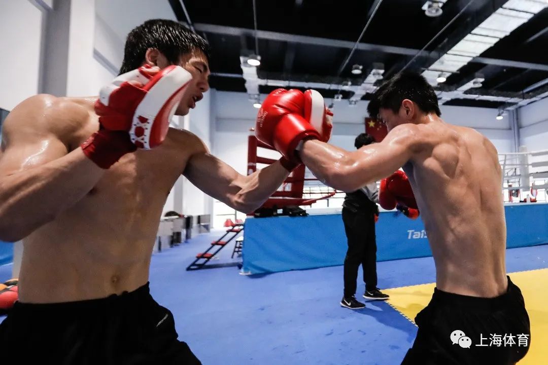 冲拳、呐喊、踢打……拳跆训练场上的活力青春