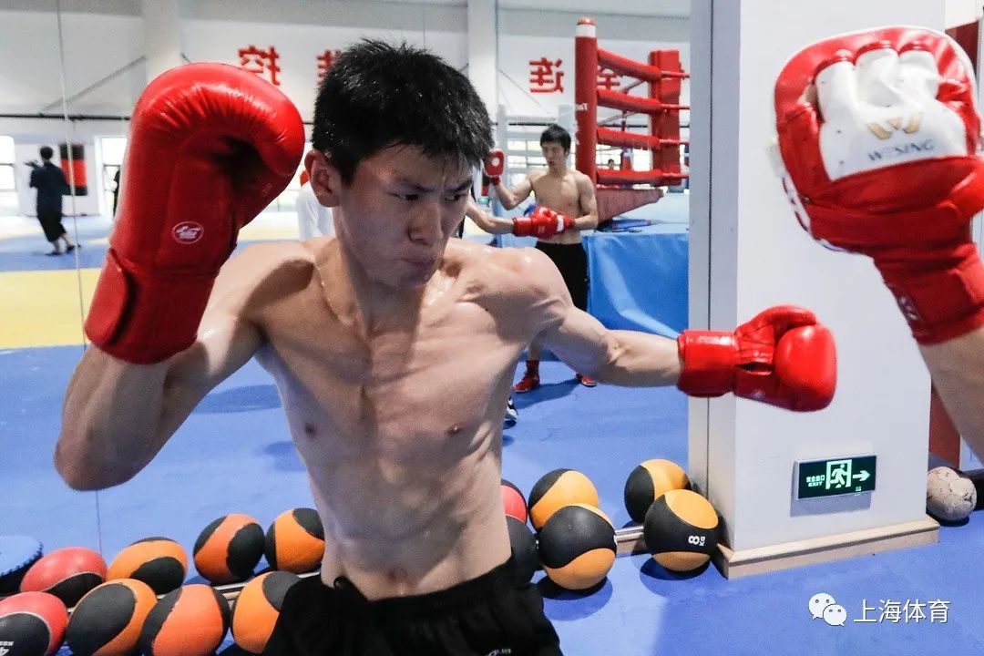 冲拳、呐喊、踢打……拳跆训练场上的活力青春