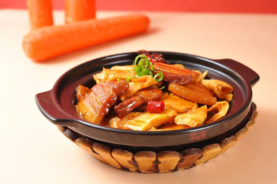 肥而不腻、软糯香甜的五花肉，简单易做快学起来！ | 周末美食_上观新闻