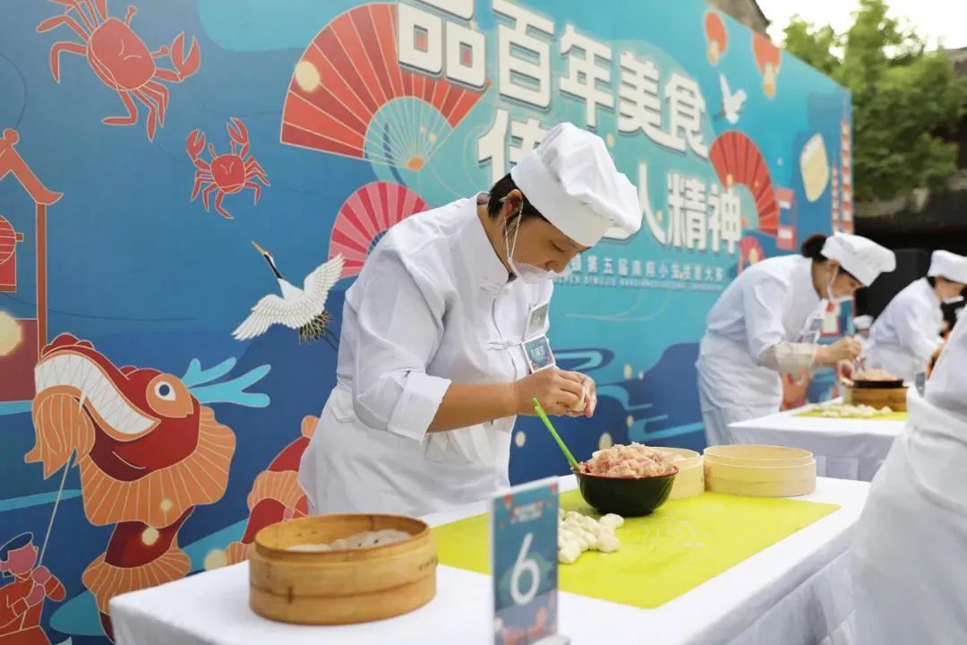 包南翔小笼哪家强？来看精彩对决→