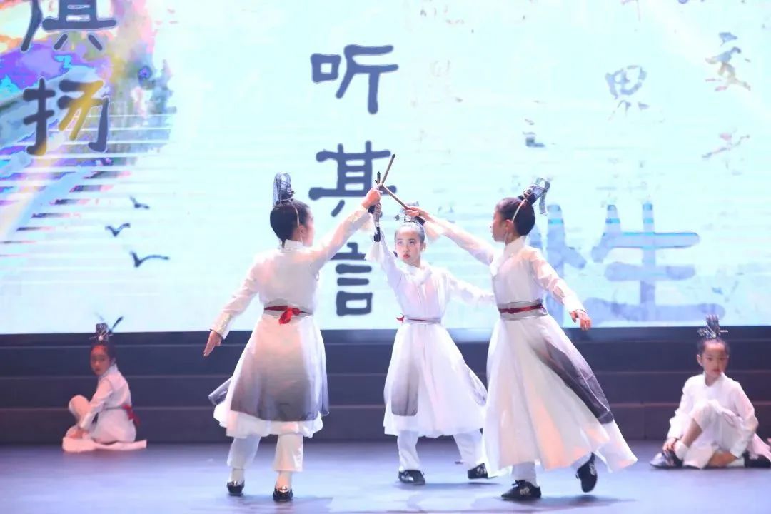习武少年演绎红色故事，原创海派红色少儿武术剧《传承》在松江首演