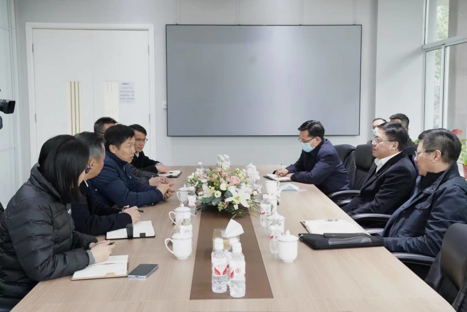 李泽龙：希望企业不断扩思路、抓创新，谋突破、促发展，努力成为业内标杆