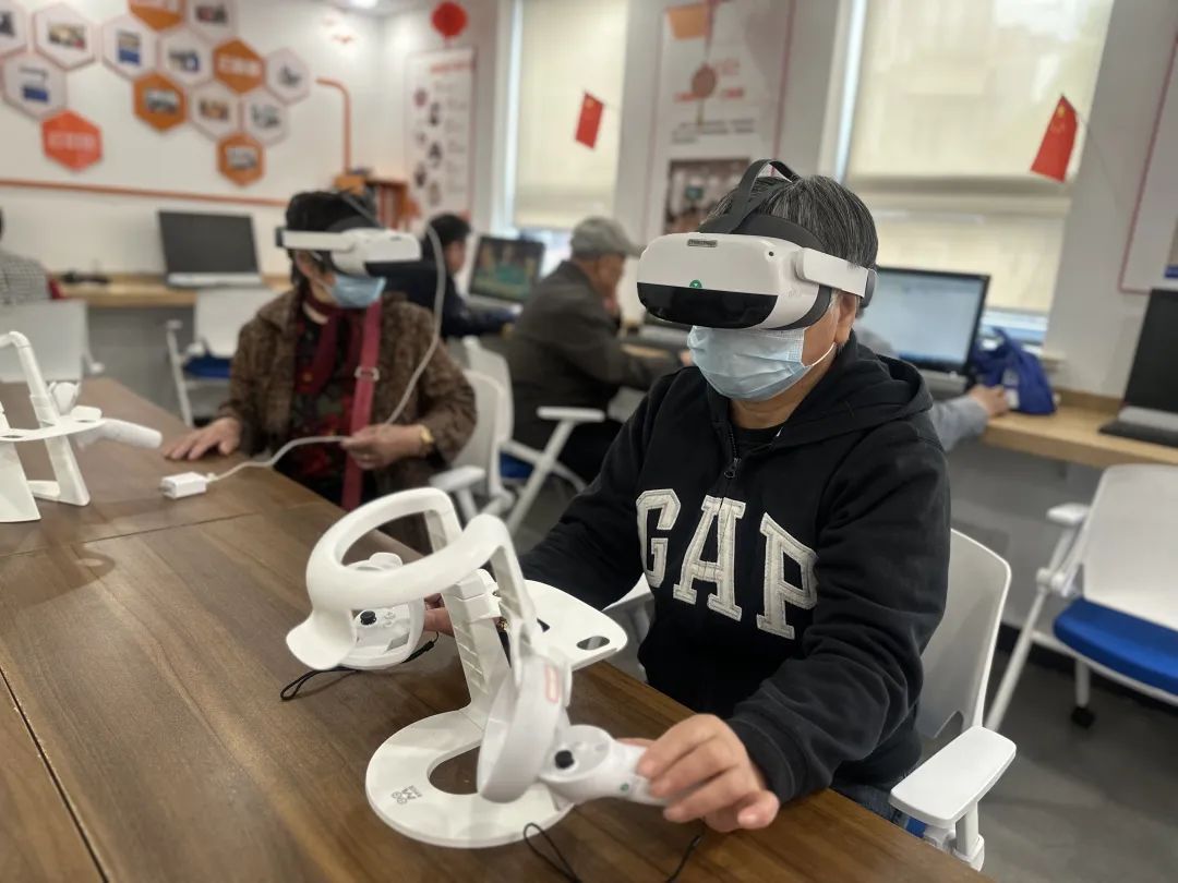 让老年人也能追赶时髦，VR体验为他们打开通向虚拟世界的窗口