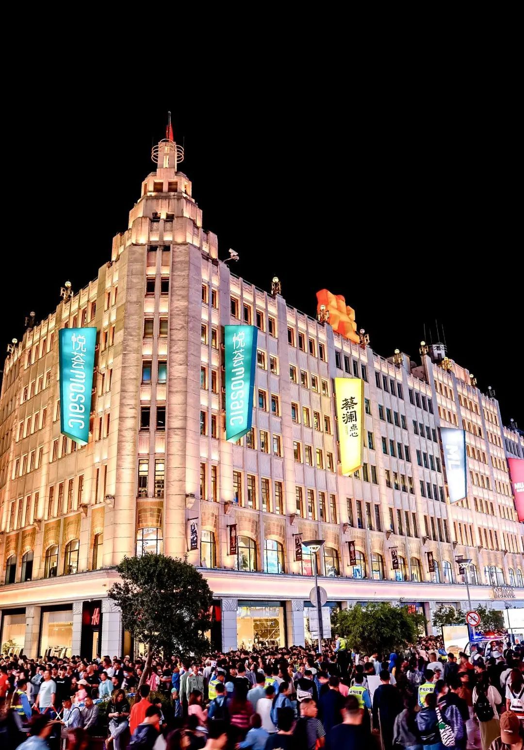 上海国际光影节黄浦 丨 南京路这栋建筑开启光影盛宴，点亮你的朋友圈