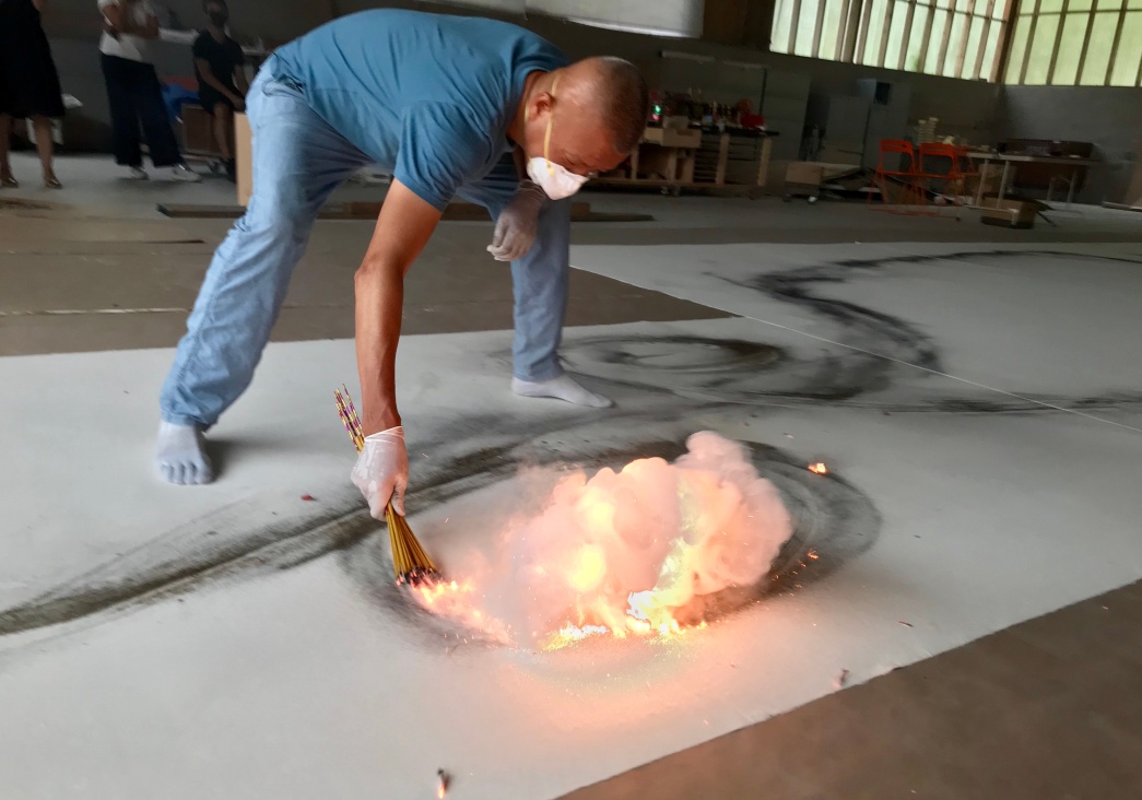 掇英丨《材料与谱系》：触摸历史肌理，诉说艺术故事，发现美的历程_上观新闻