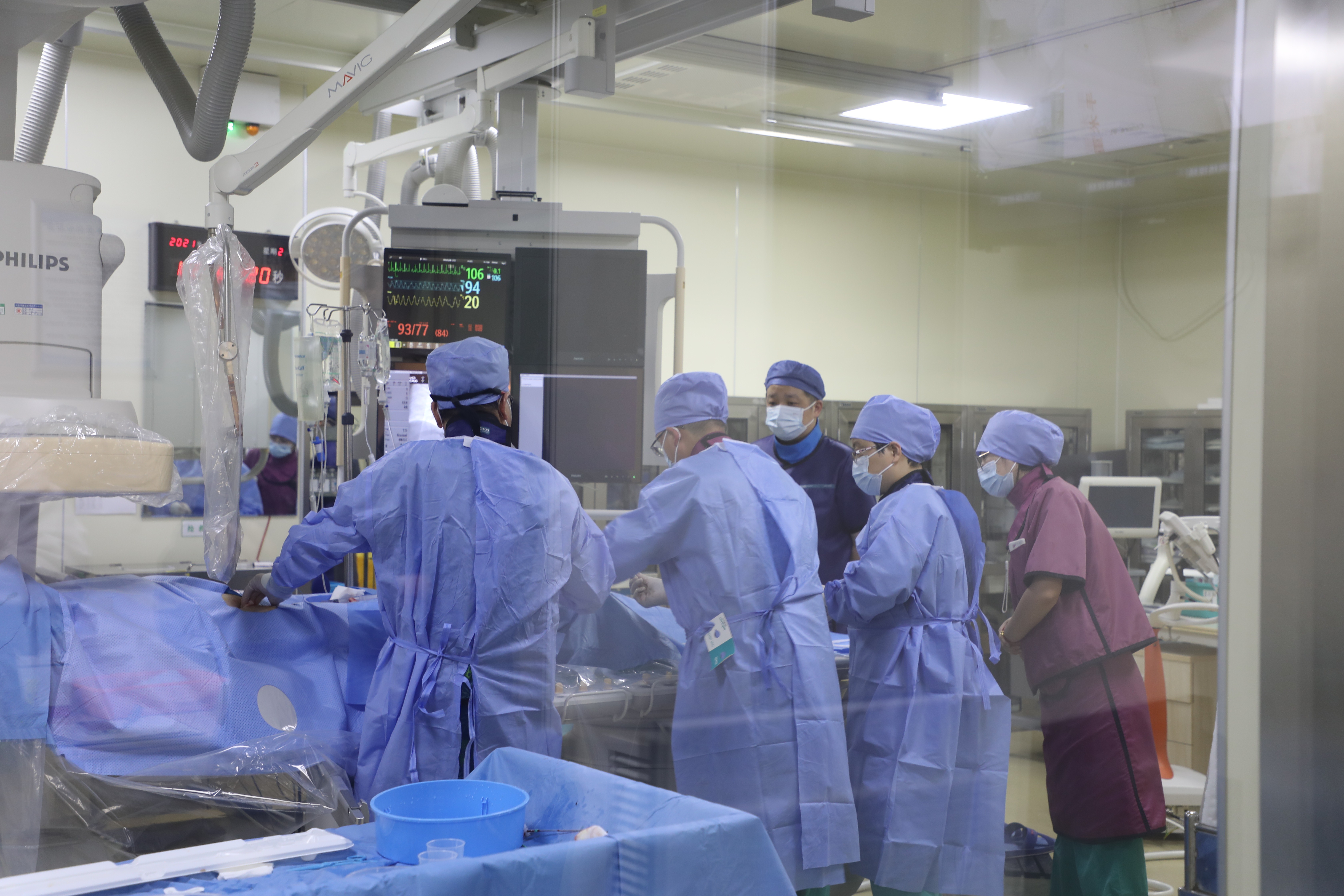 眼科术前常规检查，竟“揪出”致命心梗！这场跨院生命接力随即展开_上观新闻