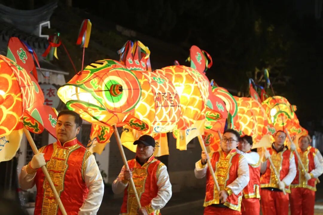 鱼灯游街，跨年迎新！来老街沾沾福气→_上观新闻