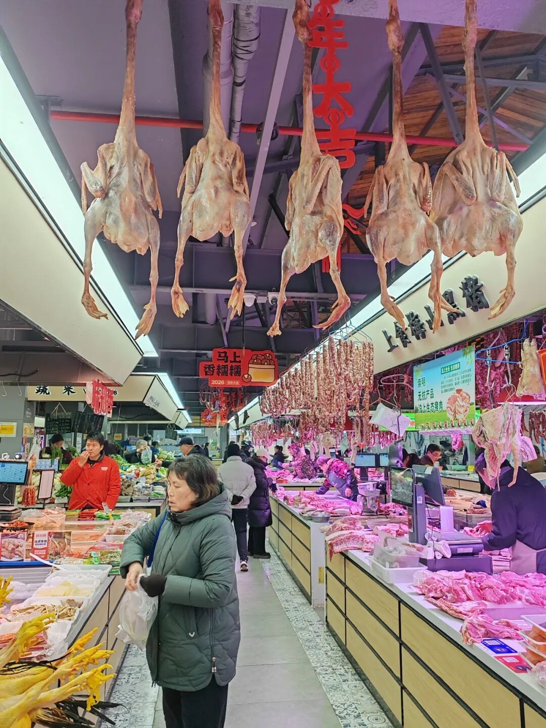 春节渐近，长宁菜场已满是年味～_上观新闻